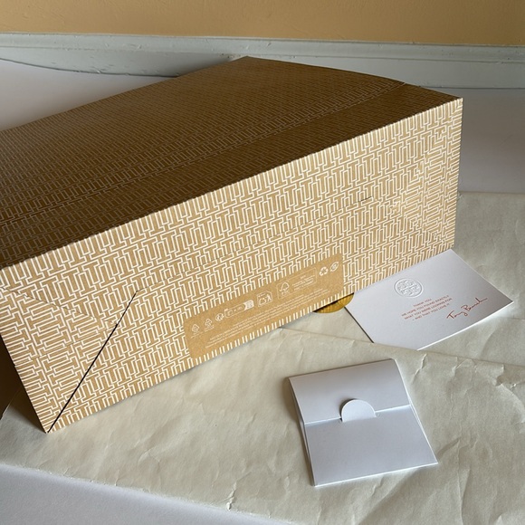 Tory Burch | Bags | Tory Burch Paper Gift Bag Receipt Holder White ...